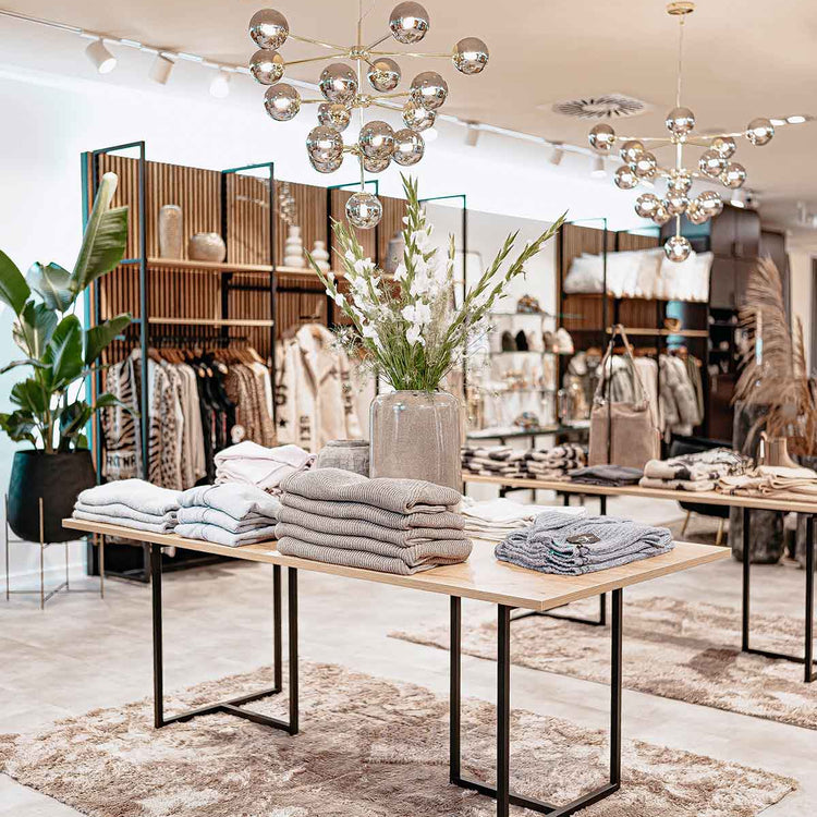 Konfektionsständer & Vorlagetisch Como | Mandai Design